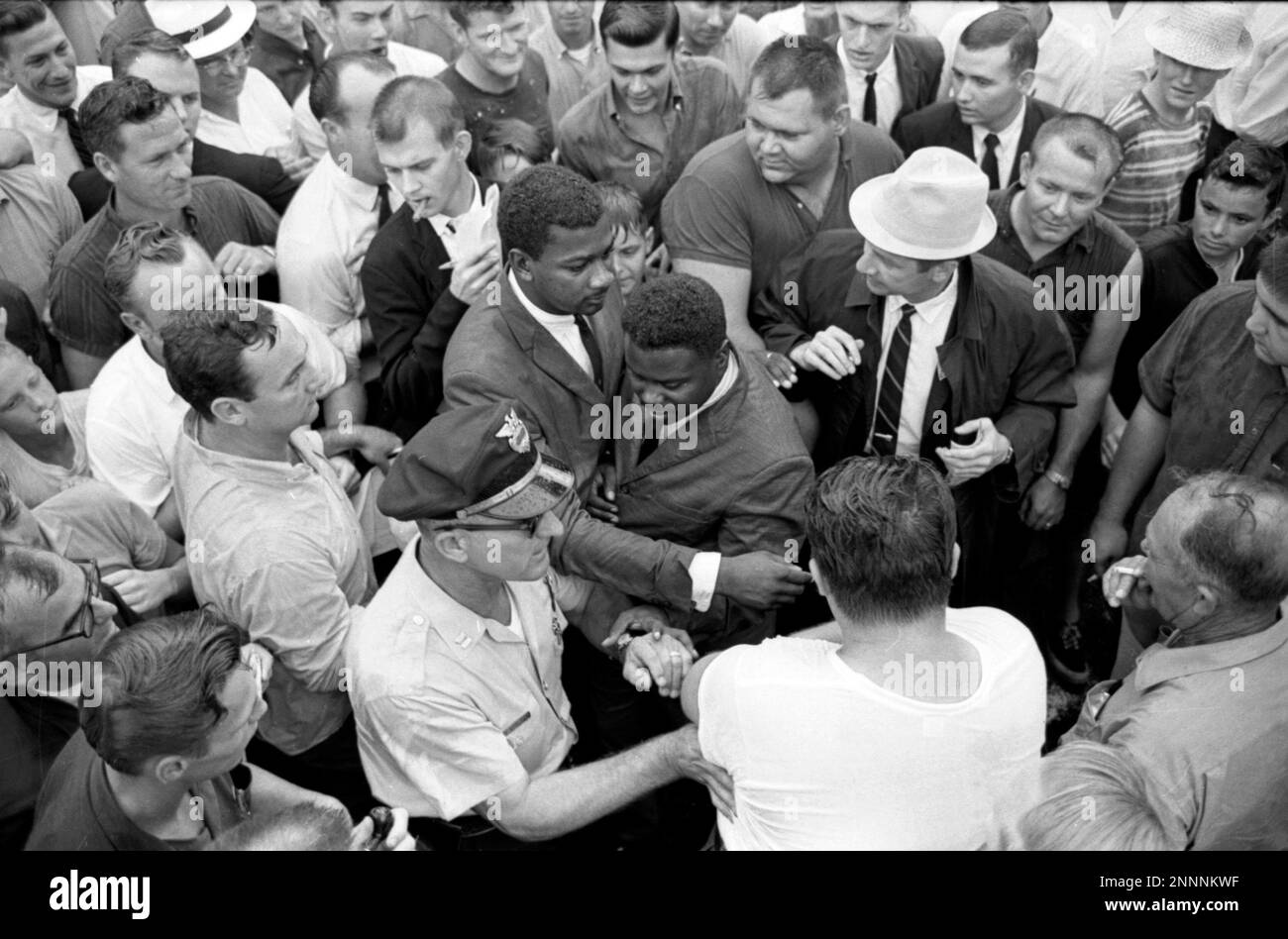 A crowd forms around segregationist Lester Maddox's restaurant The ...