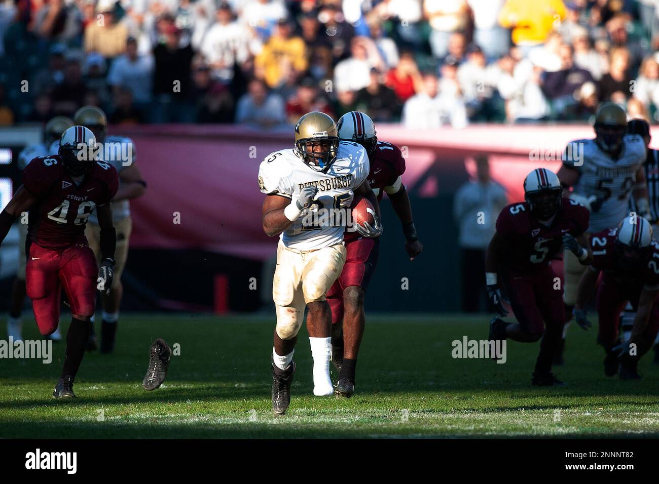 University of Pittsburgh Panthers running back Brandon Miree (25 ...