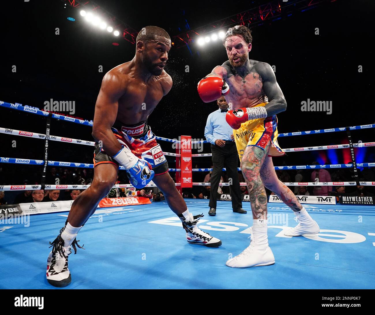 Floyd Mayweather (left) and Aaron Chalmers during their exhibition ...