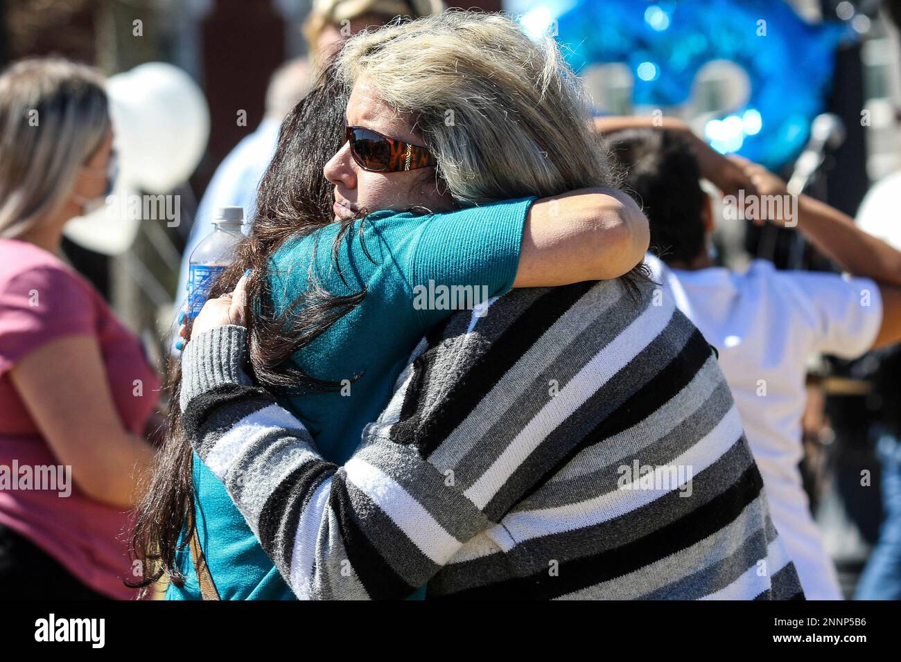 Carol Dean embraces a woman during the March 3, 2019, tornado ...