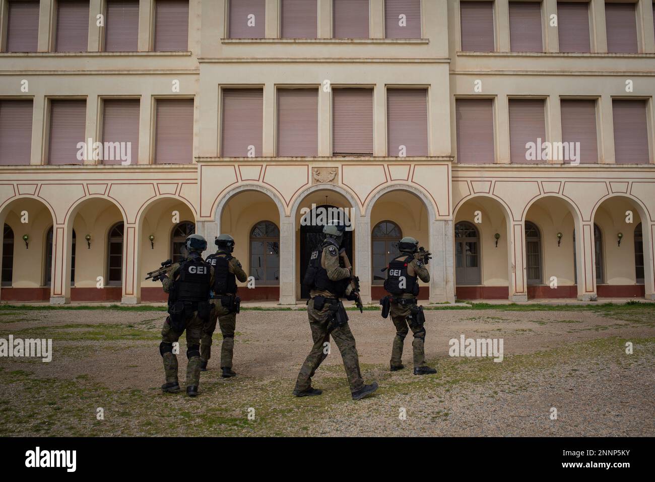Members of the Special Intervention Group (GEI) of the Mossos d ...