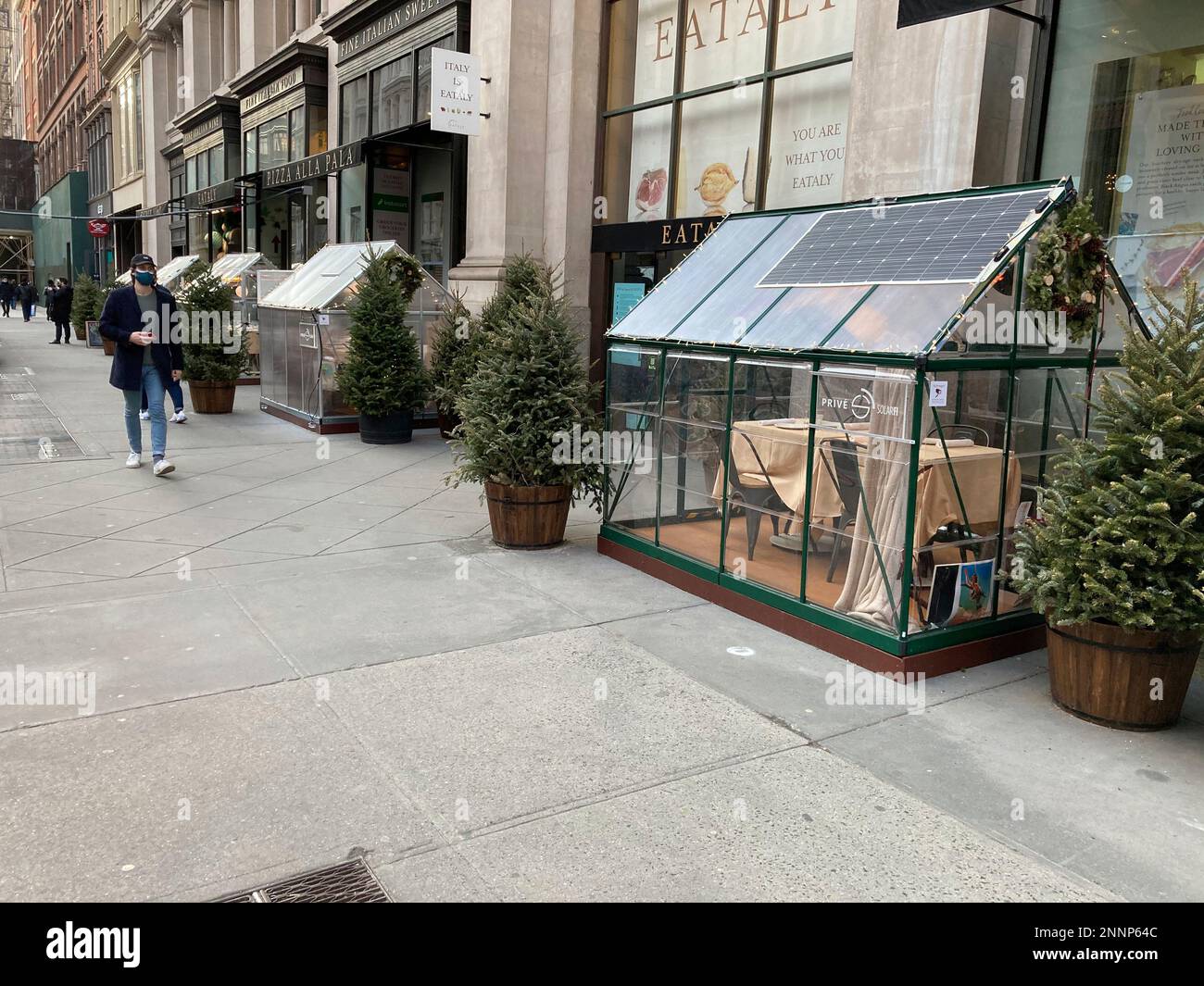 Photo by: STRF/STAR MAX/IPx 2021 3/3/21 Outdoor dining structures will ...