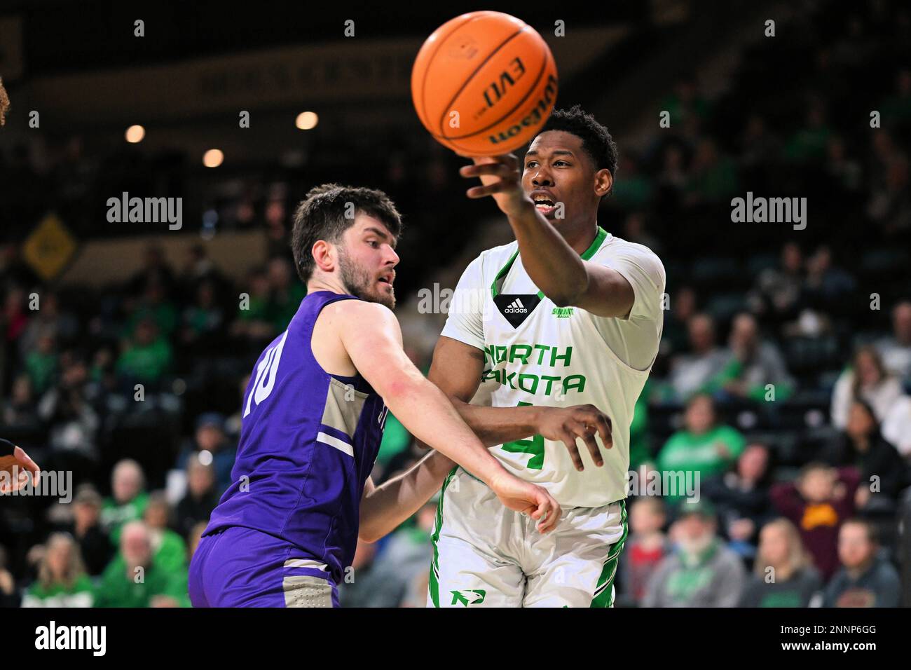 North Dakota Fighting Hawks guard Jalun Trent (4) passes the ball ...