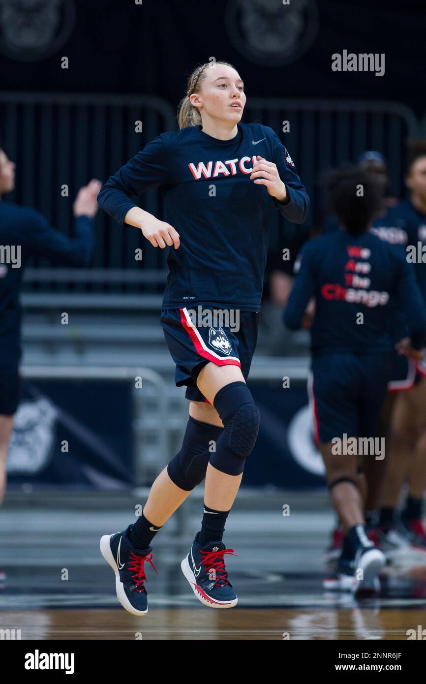 INDIANAPOLIS, IN - FEBRUARY 27: UConn Huskies guard Paige Bueckers (5 ...