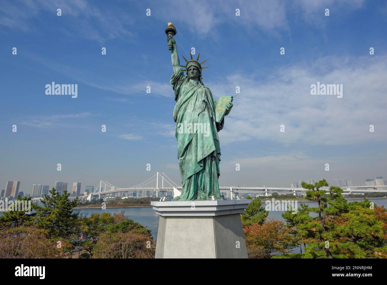 Replica of the Statue of Liberty, in the background the Rainbow Bridge ...