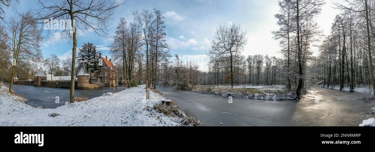 Welbergen moated castle Stock Photo - Alamy
