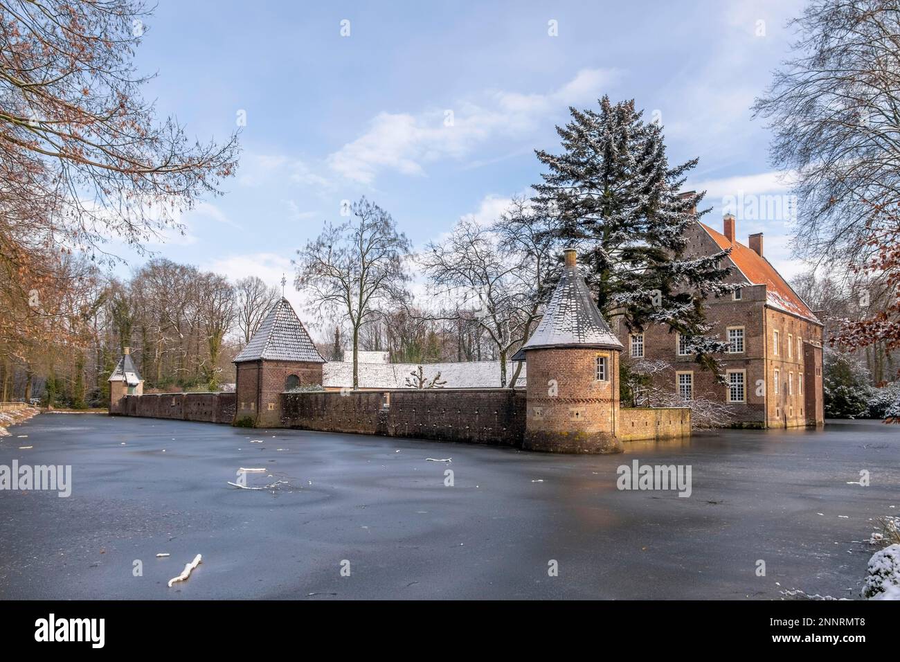 Welbergen moated castle Stock Photo - Alamy