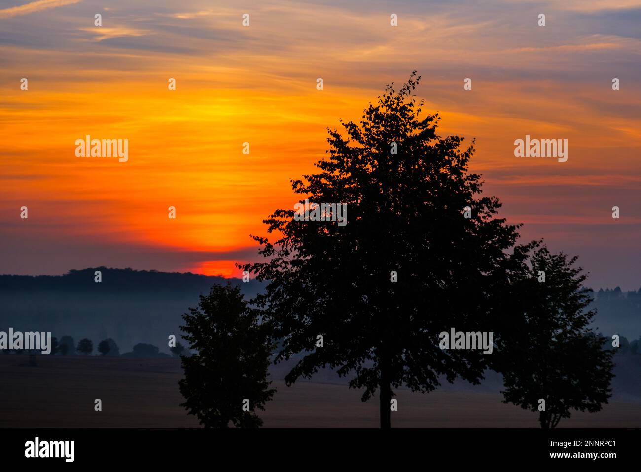Dawn rising sun first rays of light Stock Photo - Alamy