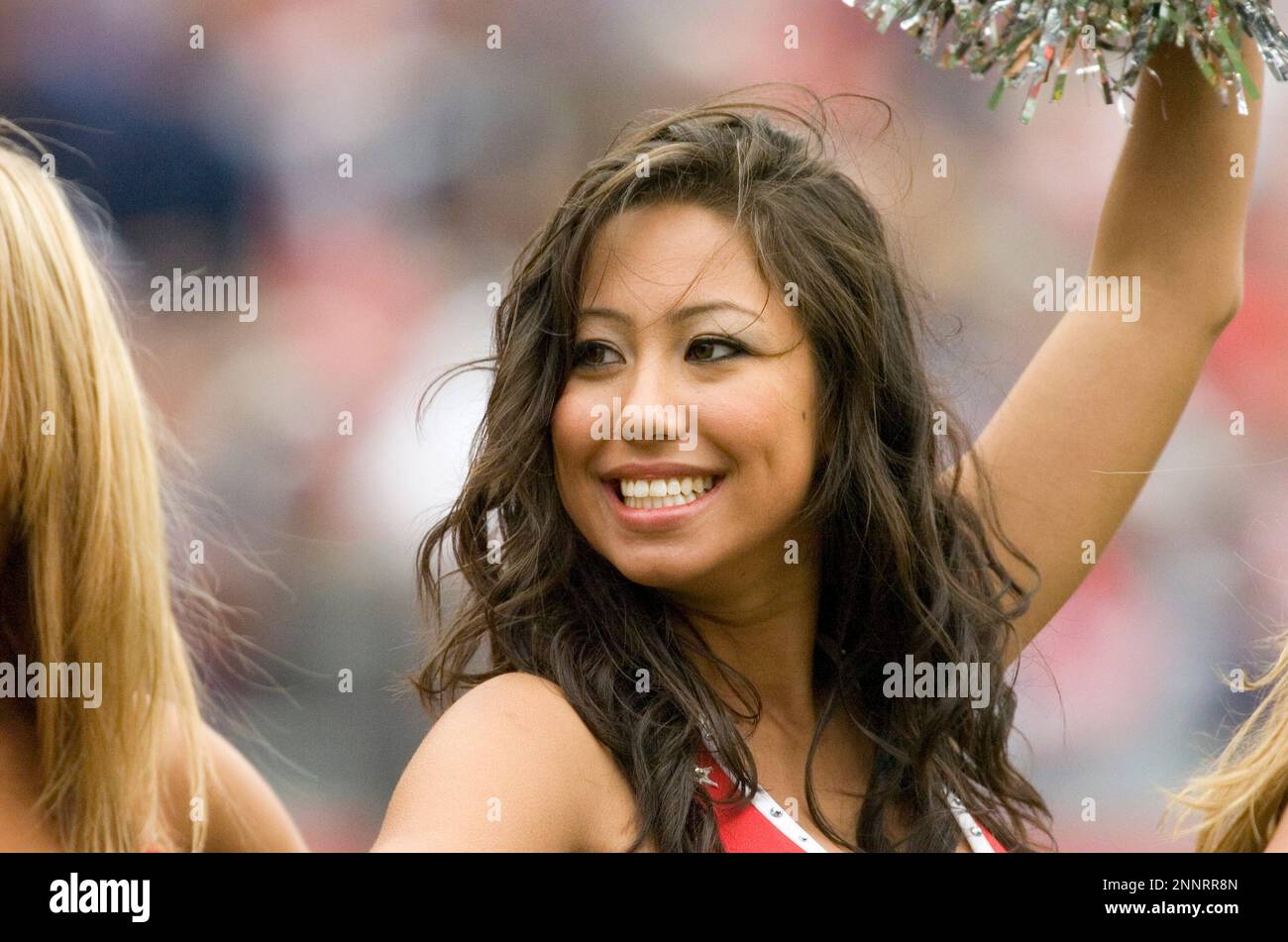 07 October 2007: A New England Patriot Cheerleader performs on the ...