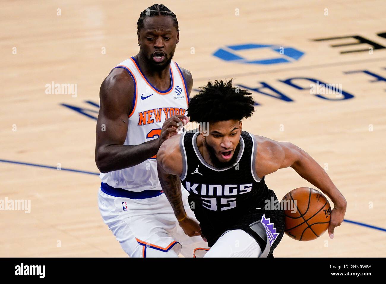 Sacramento Kings forward Marvin Bagley III (35) drives past New York ...