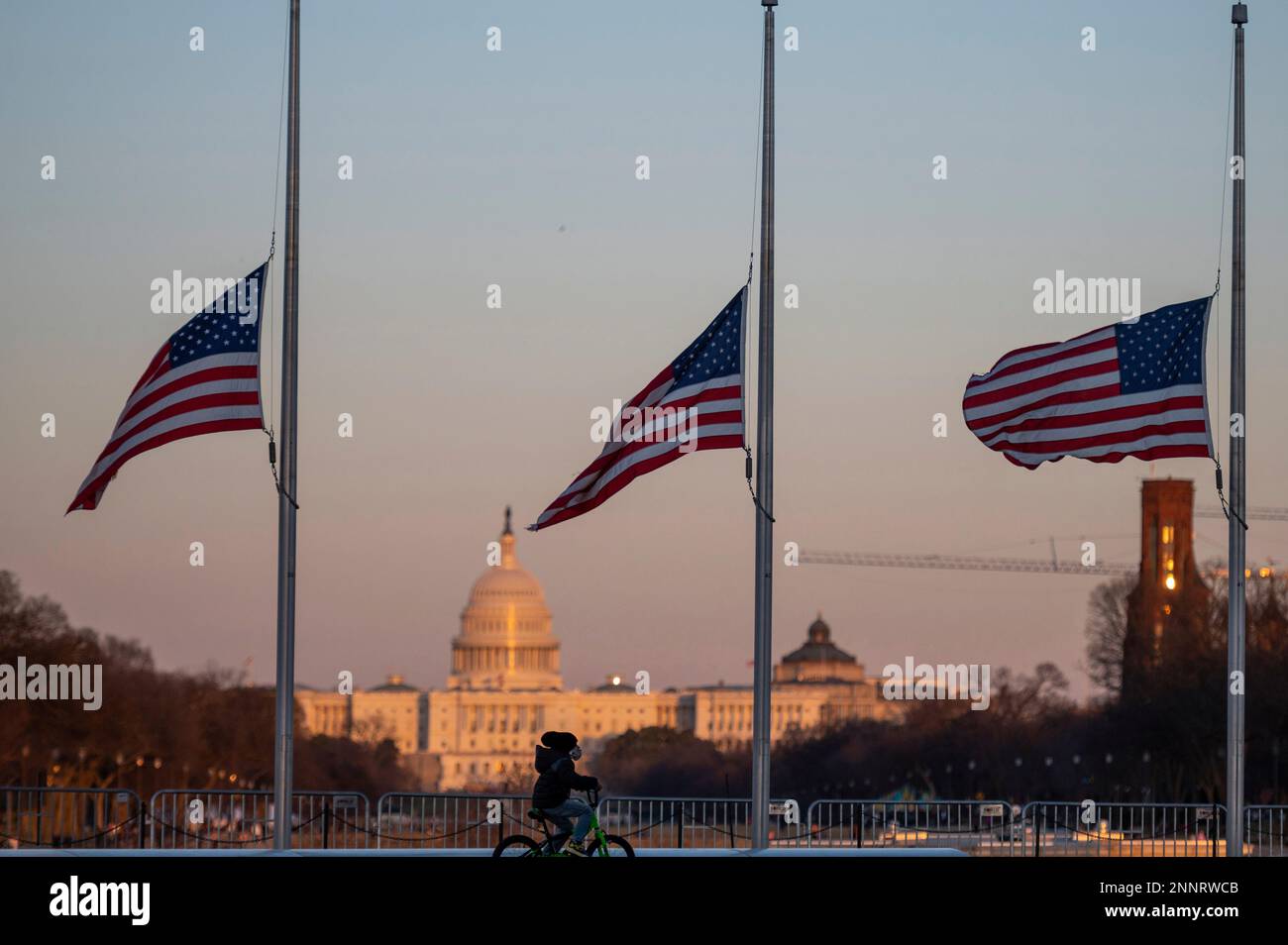 Photo by: Mihoko Owada/STAR MAX/IPx 2021 2/24/21 Flags fly at half mast ...