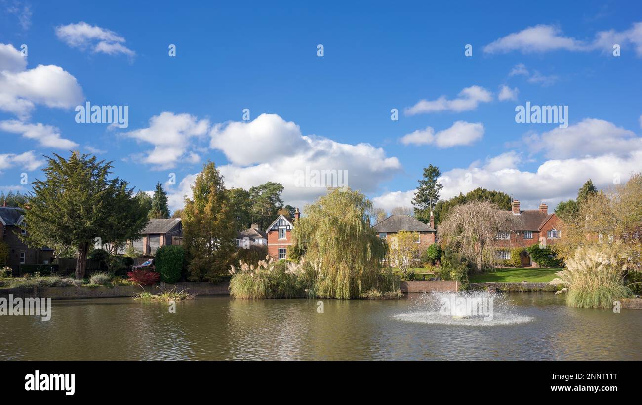 LINDFIELD, WEST SUSSEX/UK -OCTOBER 29 : View of the pond in Lindfield ...