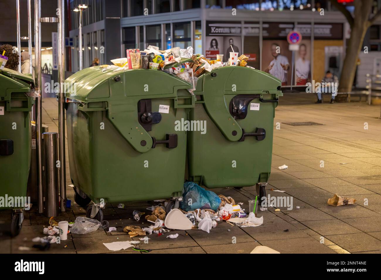 Full containers hi-res stock photography and images - Alamy