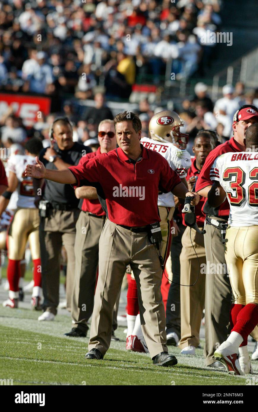 3 Nov 2002: Head coach Steve Mariucci of the San Francisco 49ers during ...