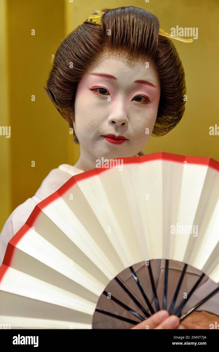 Geisha in traditional costume, portrait, fan, omori, Tokyo, Japan Stock ...