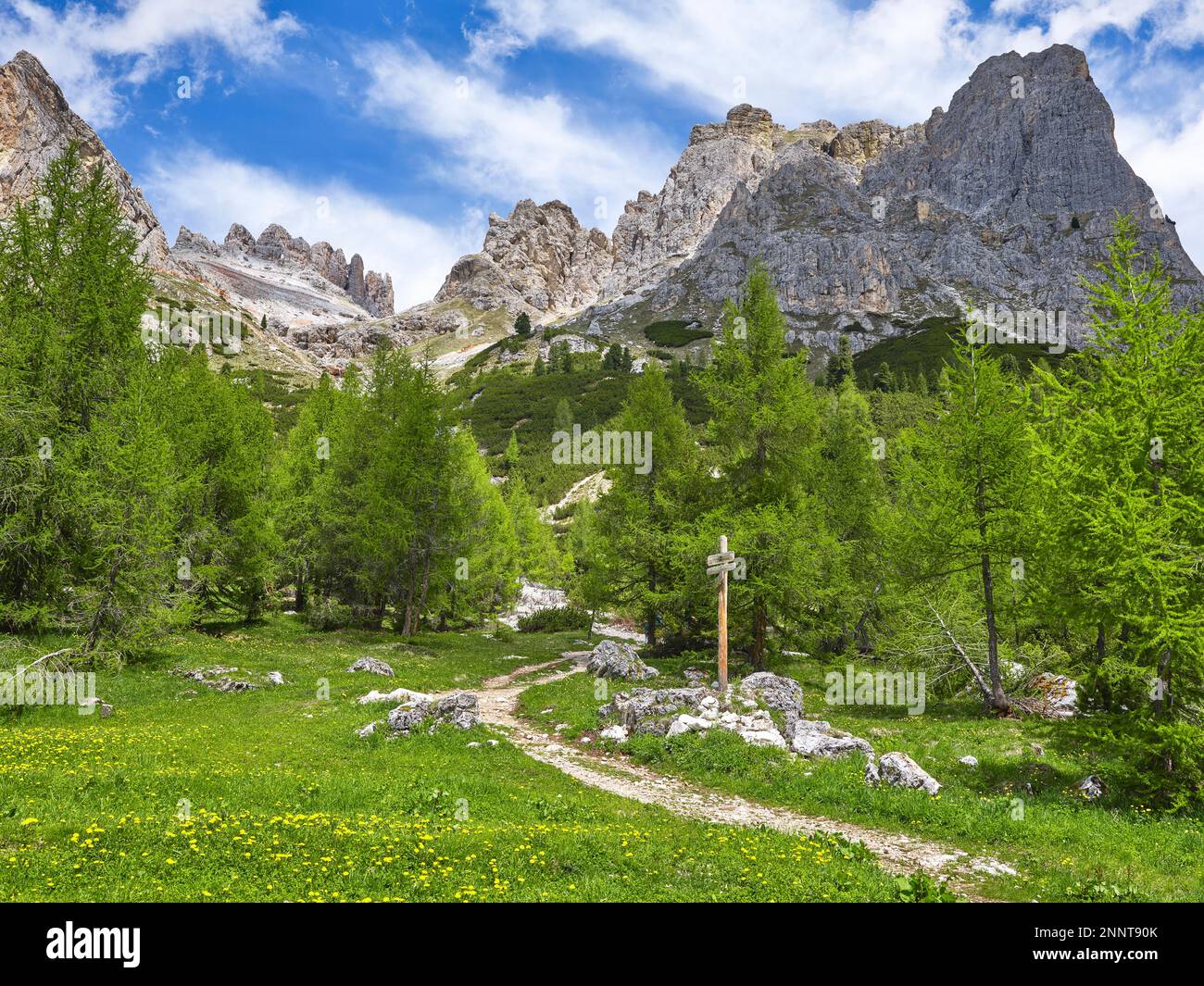 Passo di Falzarego, hiking sign, access long-distance hiking trail ...