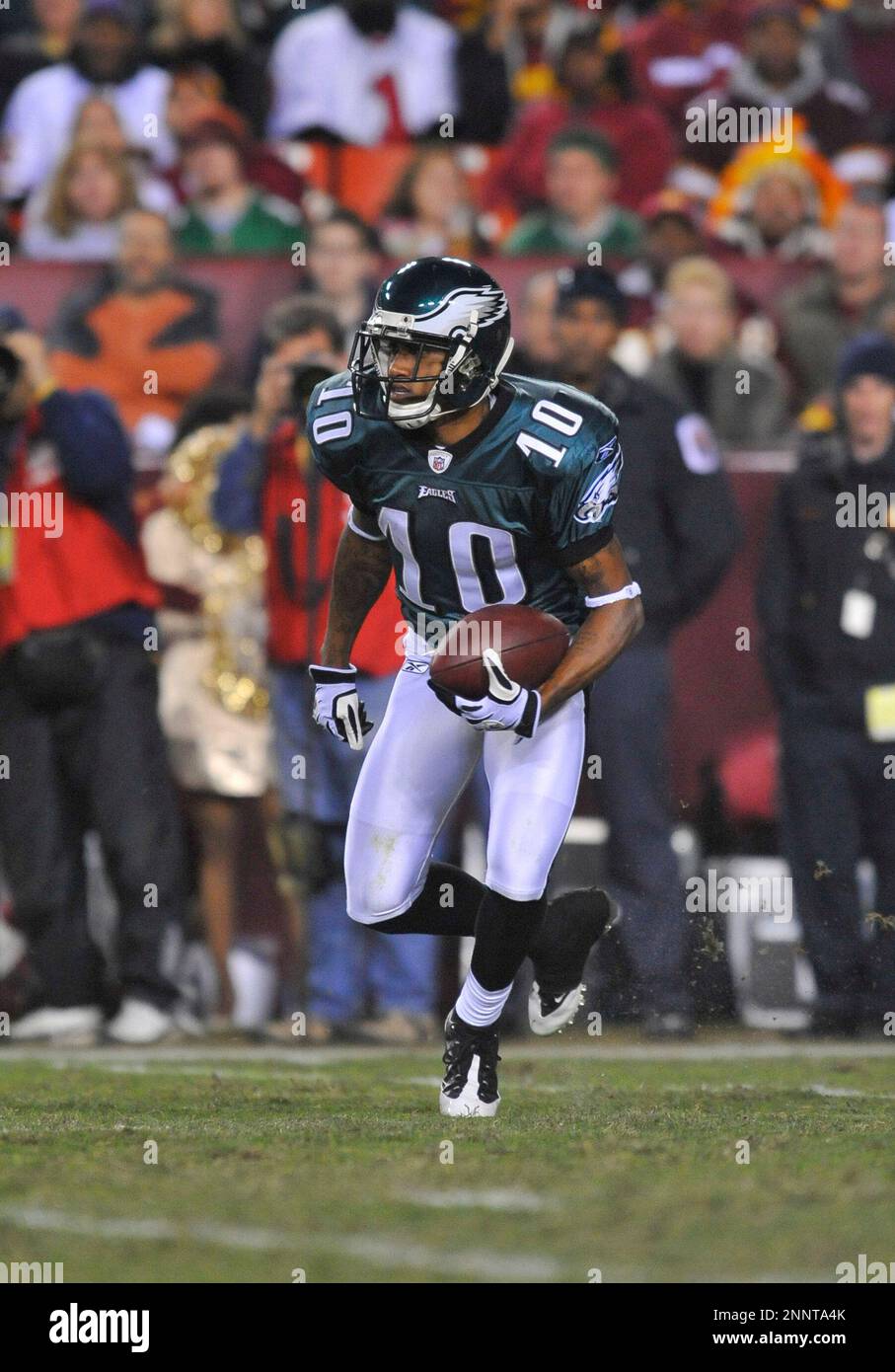 26 October 2009: Eagles WR/PR DeSean Jackson (10) returns a punt. The ...