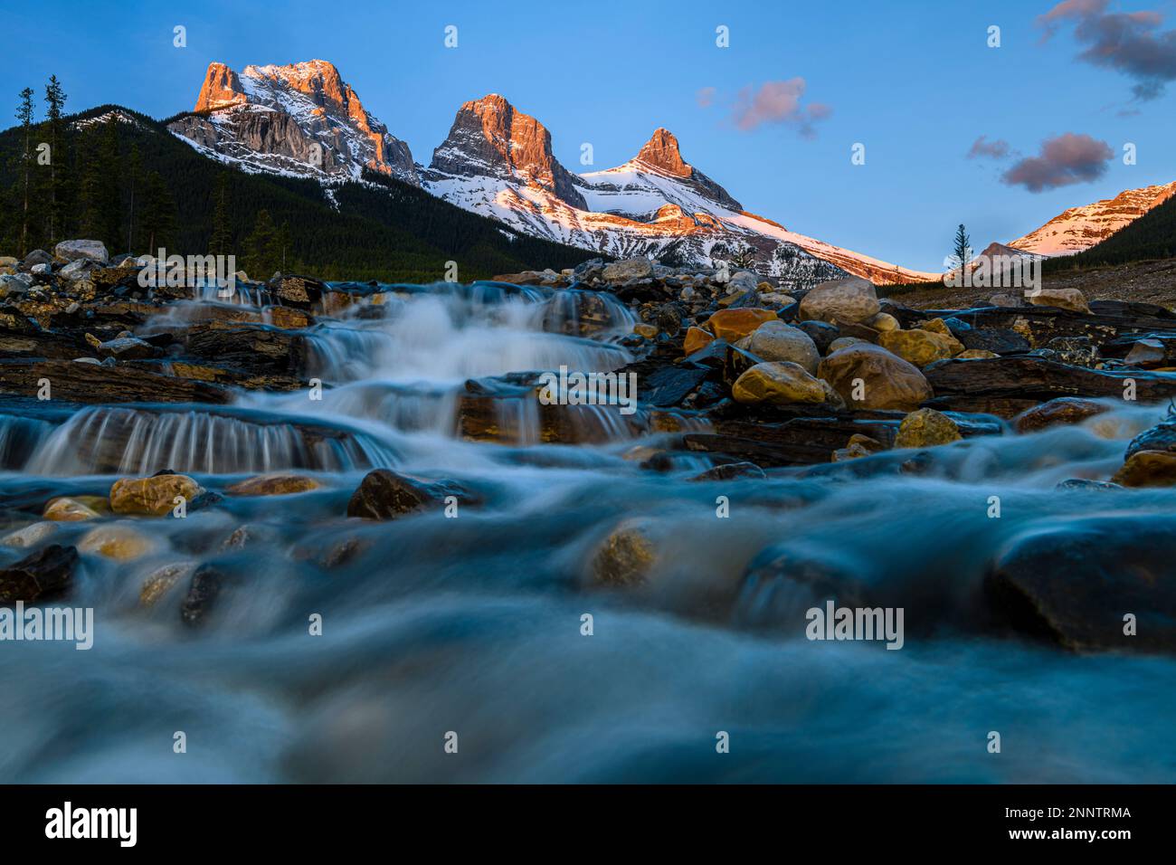 Three sisters sunset hi-res stock photography and images - Alamy