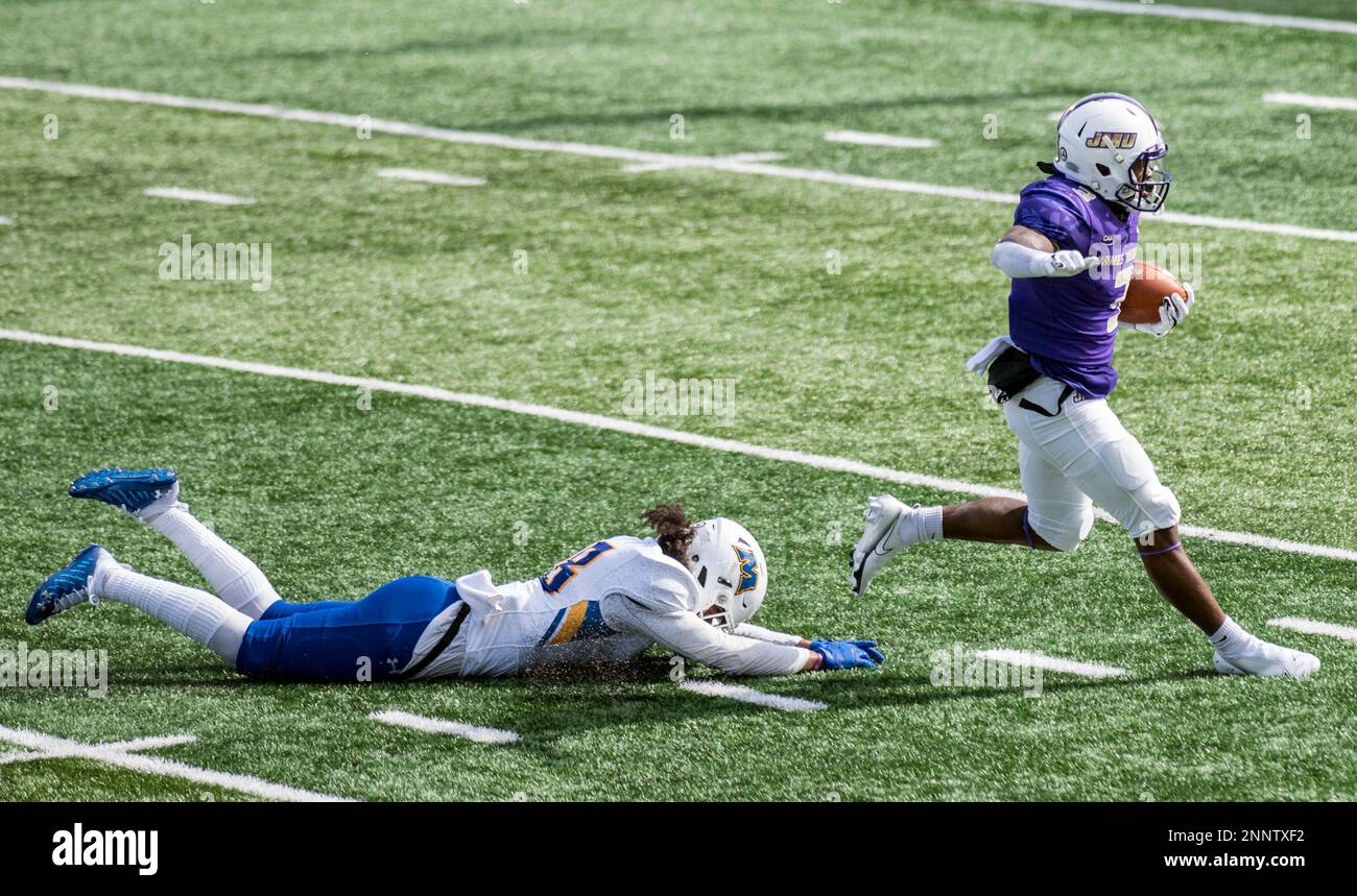 James Madison running back Solomon Vanhorse (3) escapes from Morehead ...