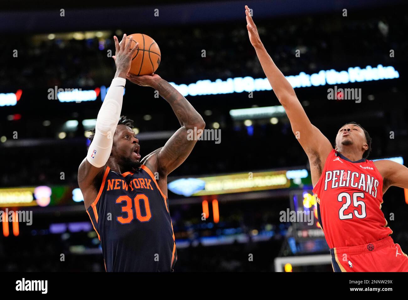 New York Knicks forward Julius Randle (30) shoots a 3-point basket past New Orleans Pelicans ...