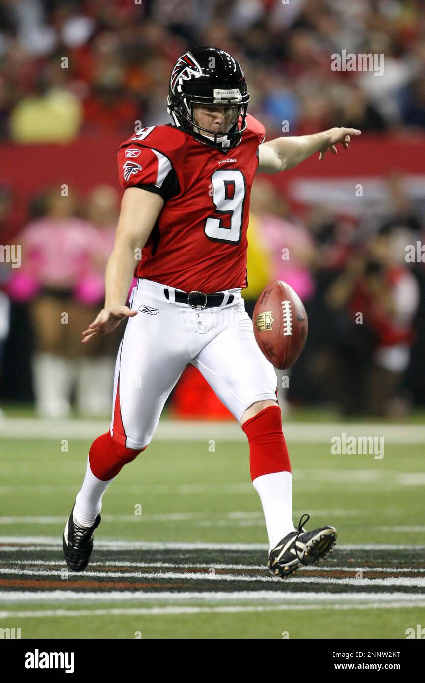 18 October 2009: Atlanta Falcons punter Michael Koenen (9) punts in the ...