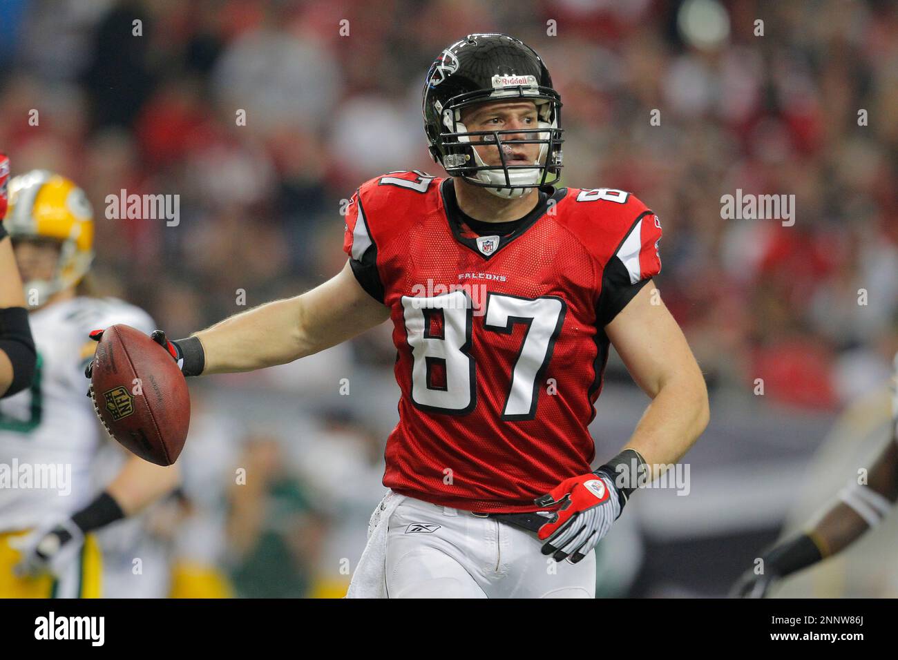 28 November 2010: Atlanta Falcons tight end Justin Peelle (87) in the ...