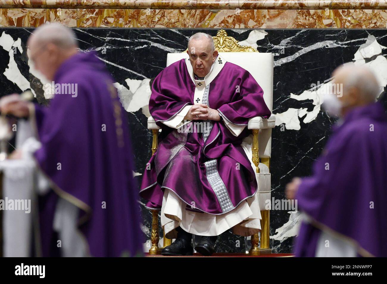 Pope Francis celebrates the Ash Wednesday mass leading Catholics into ...