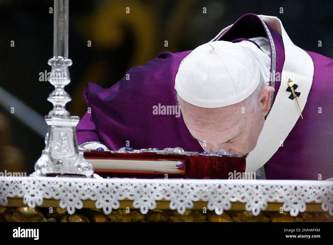 Pope Francis celebrates the Ash Wednesday mass leading Catholics into ...