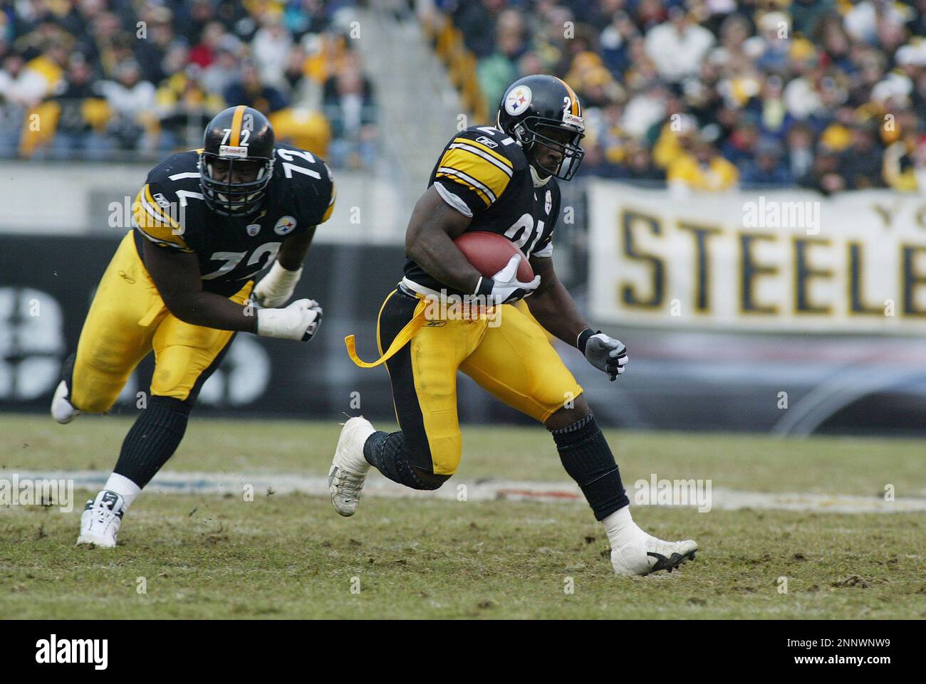 15 Dec 2002: Amos Zereoue of the Pittsburgh Steelers during the ...