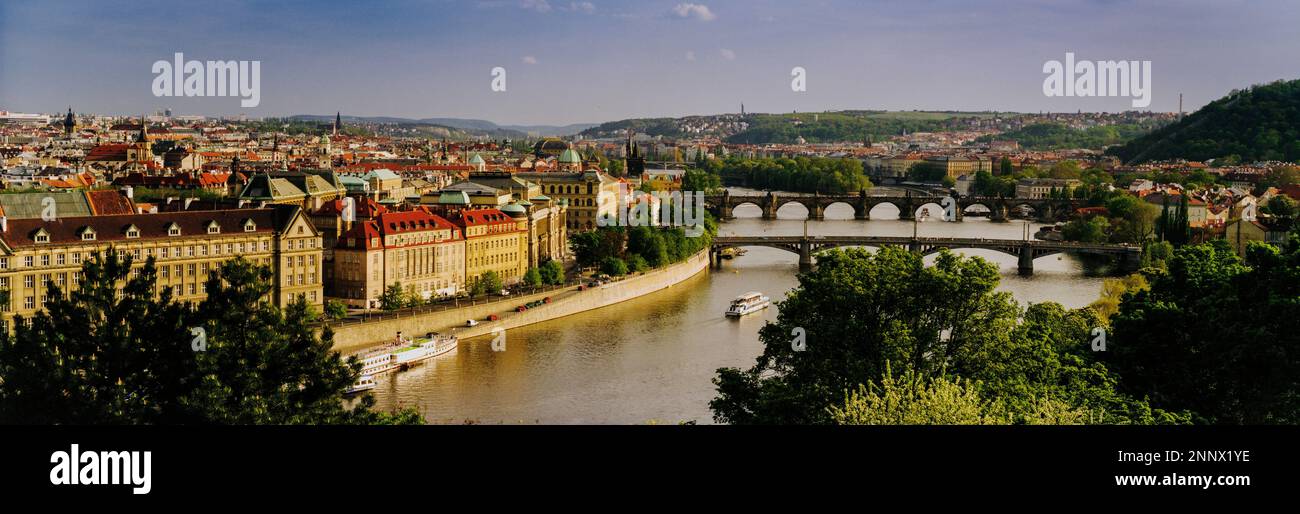 Bridges exterior hi-res stock photography and images - Alamy
