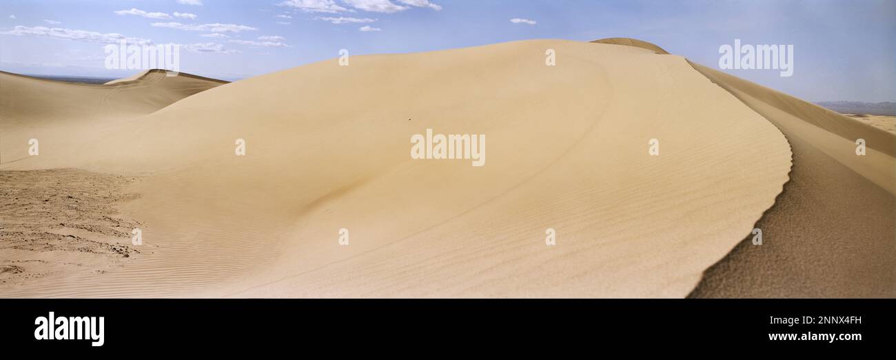 Landscape with sand dunes in desert Stock Photo - Alamy