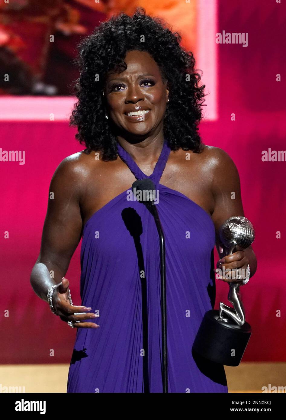 Viola Davis accepts the award for outstanding actress in a motion ...