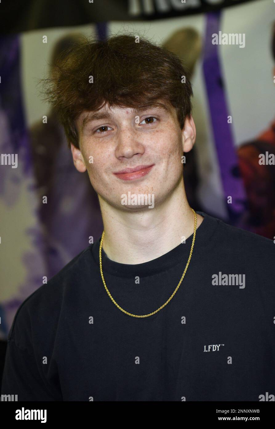 Atl comic con comic convention hi-res stock photography and images - Alamy