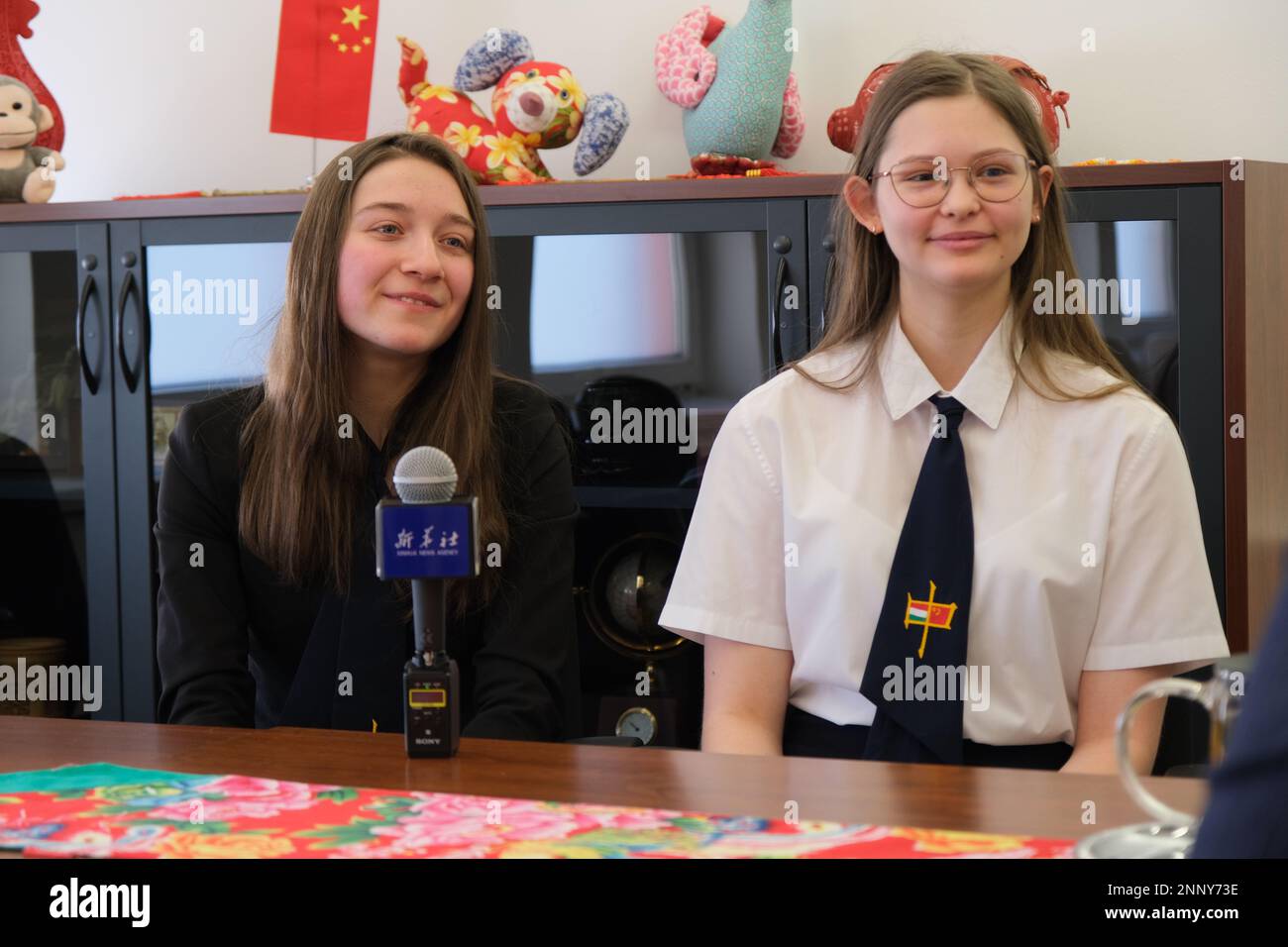 Two students interview hi-res stock photography and images - Alamy