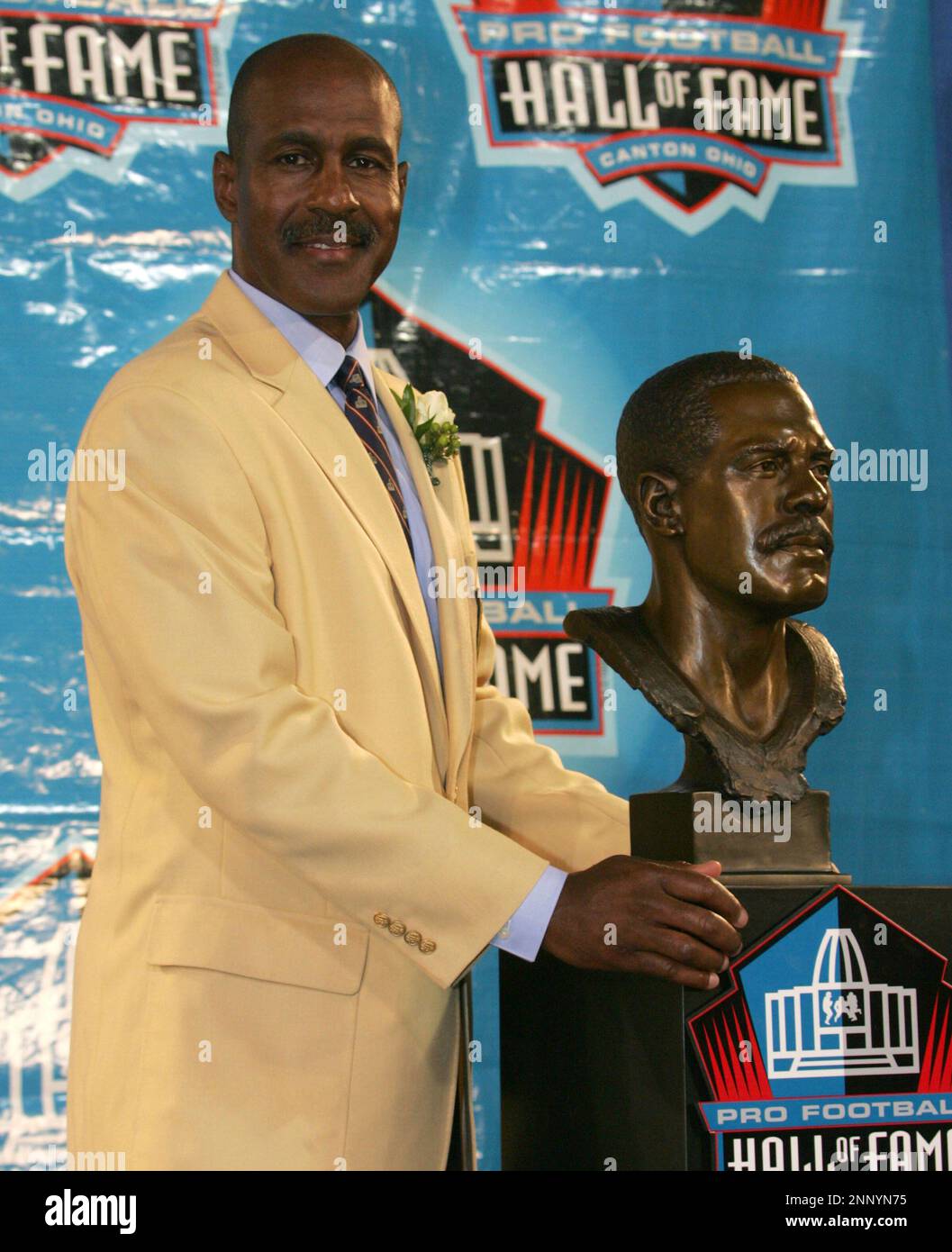 2 AUG 2008: New Hall of Famer Art Monk poses with his bust after his ...