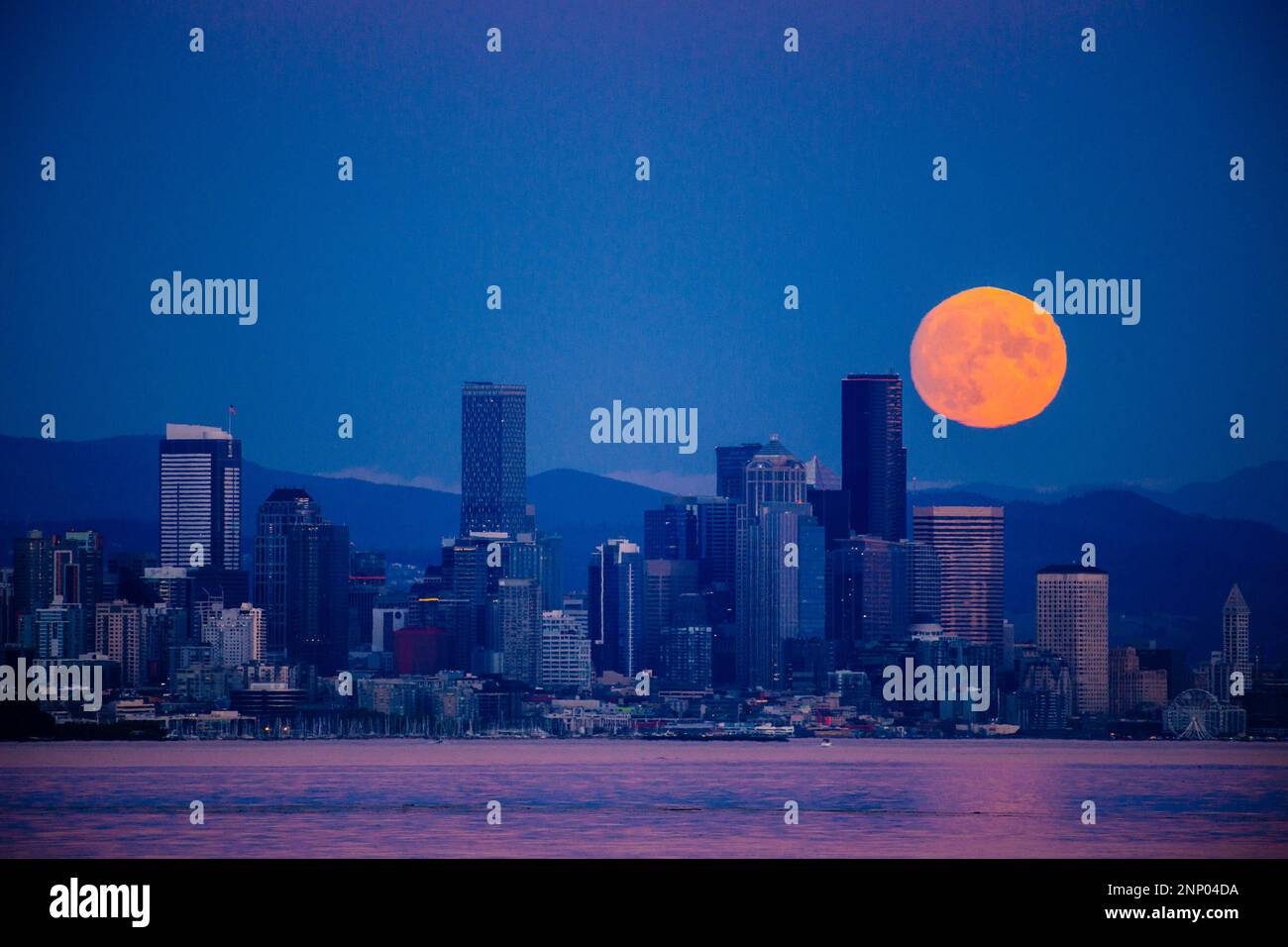 Moon over skyline of Seattle at night, Washington State, USA Stock ...