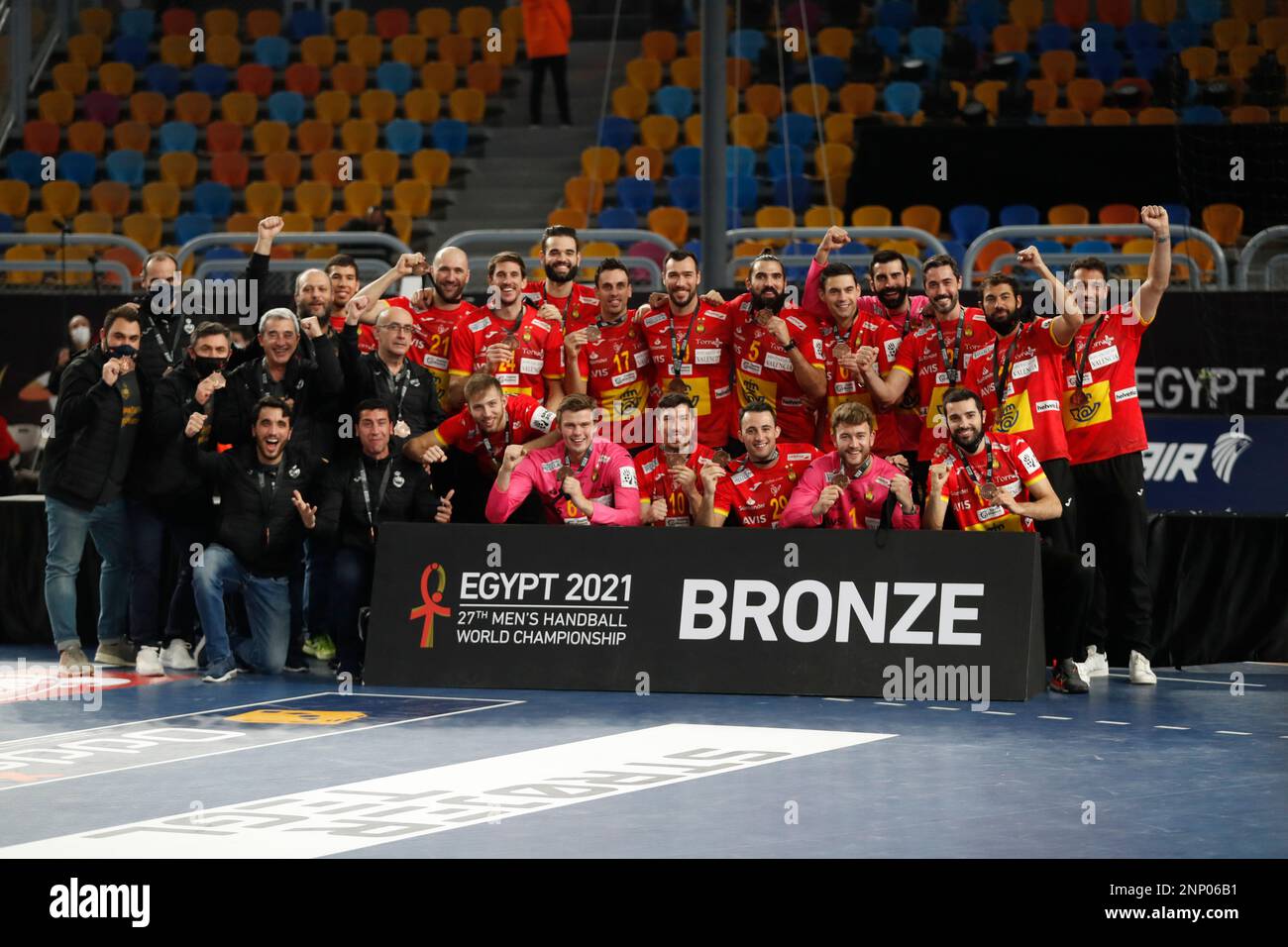 Spanish players pose with bronze medals at the World Handball ...