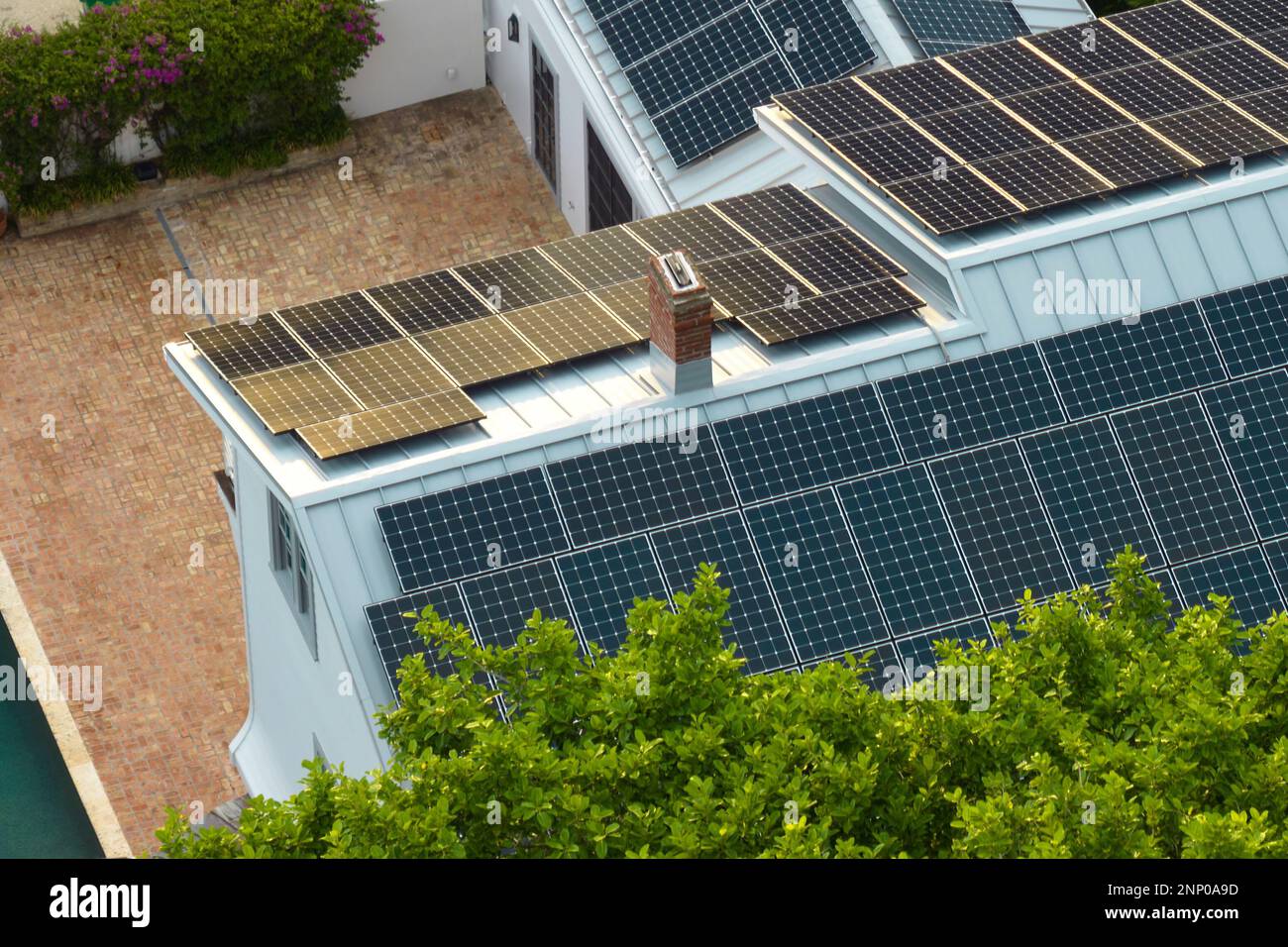 Miami solar panels hi-res stock photography and images - Alamy