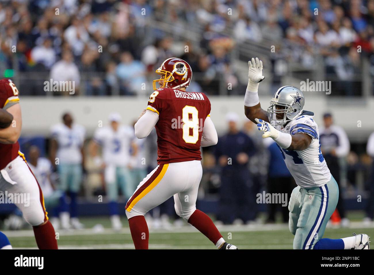 19 December 2010: Cowboys linebacker DeMarcus Ware closes in on ...