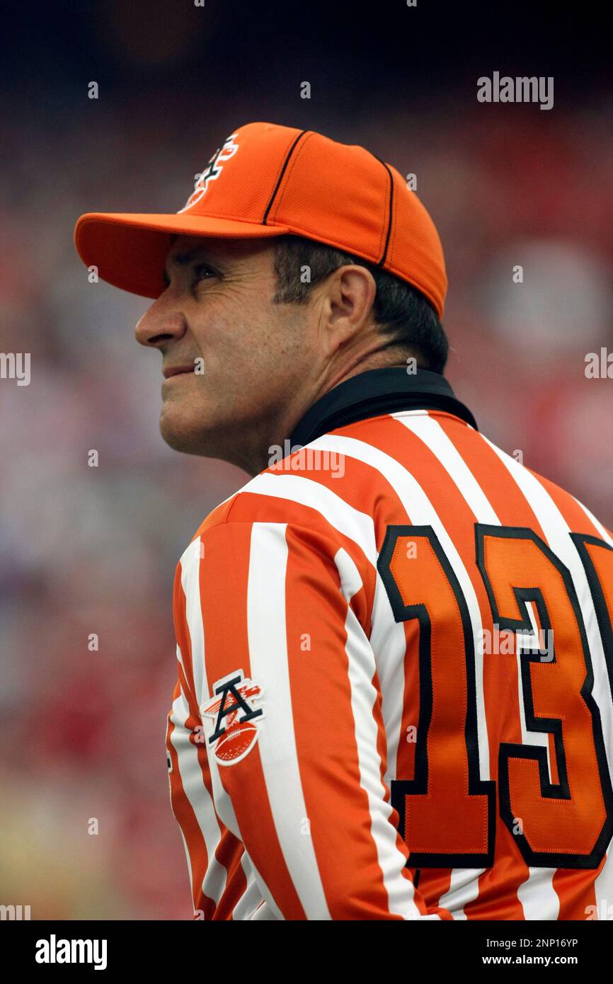 25 October 2009: Referee Pete Morelli in his throw back officials uniform. The San Diego ...