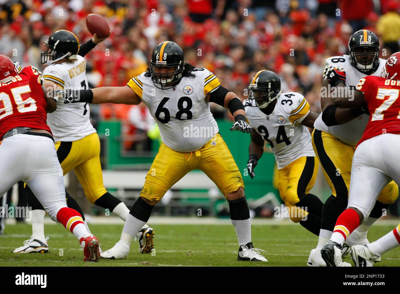 22 November 2009: Steelers offensive lineman Chris Kemoeatu pass ...