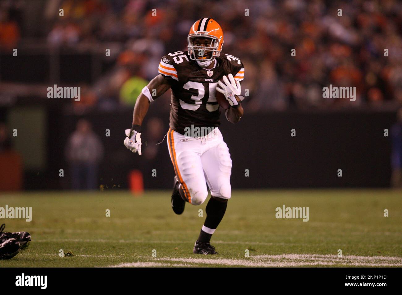 06 NOV 2008: Cleveland Browns Jerome Harrison (35) runs during the ...