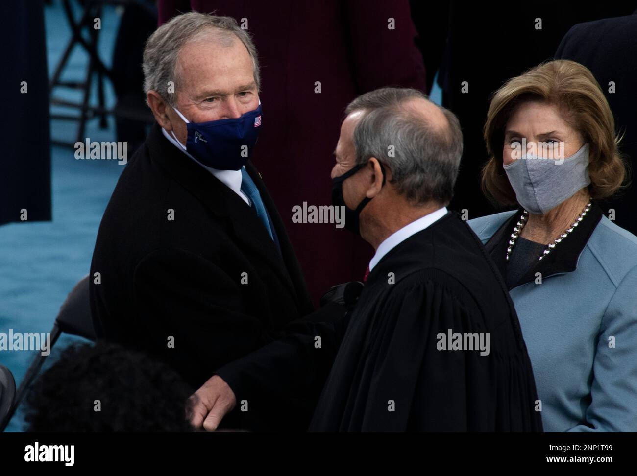 UNITED STATES - JANUARY 20: Former President George W. Bush, left ...
