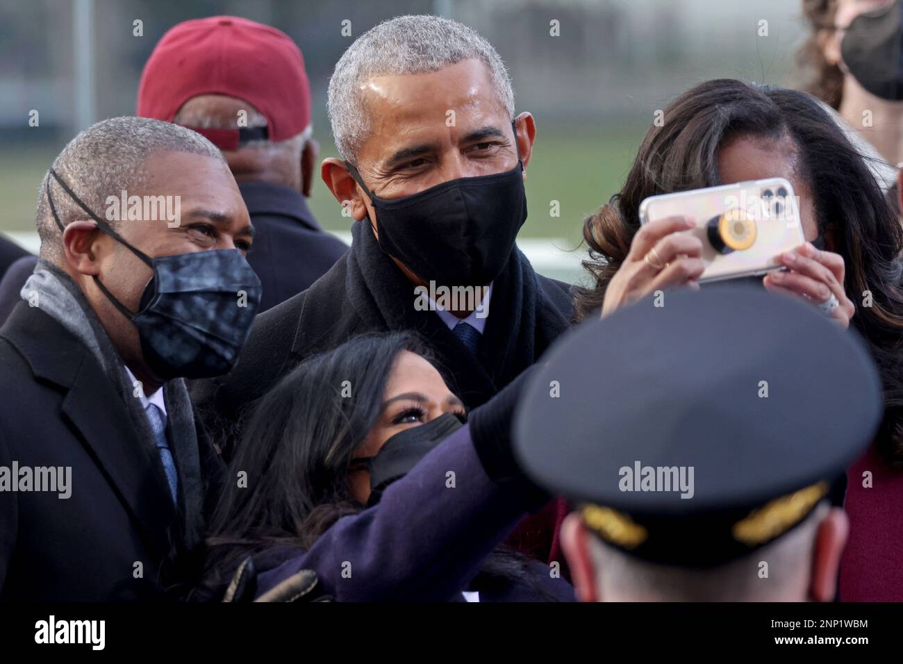 Former President Barack Obama and his wife Michelle Obama pose for ...