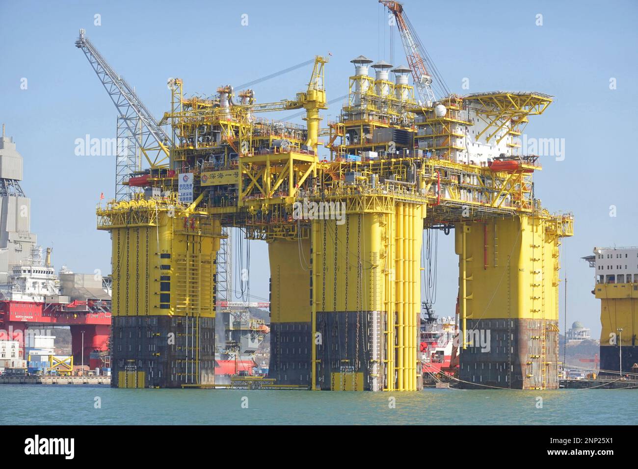 A view of the world's first 100,000-ton deep-water semi-submersible oil ...