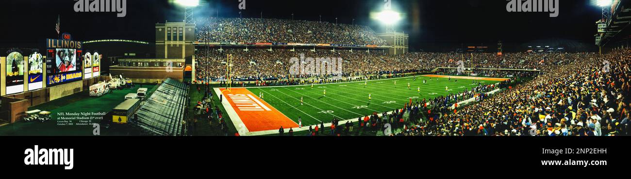 American football game, Memorial Stadium, Champaign, Illinois, USA ...