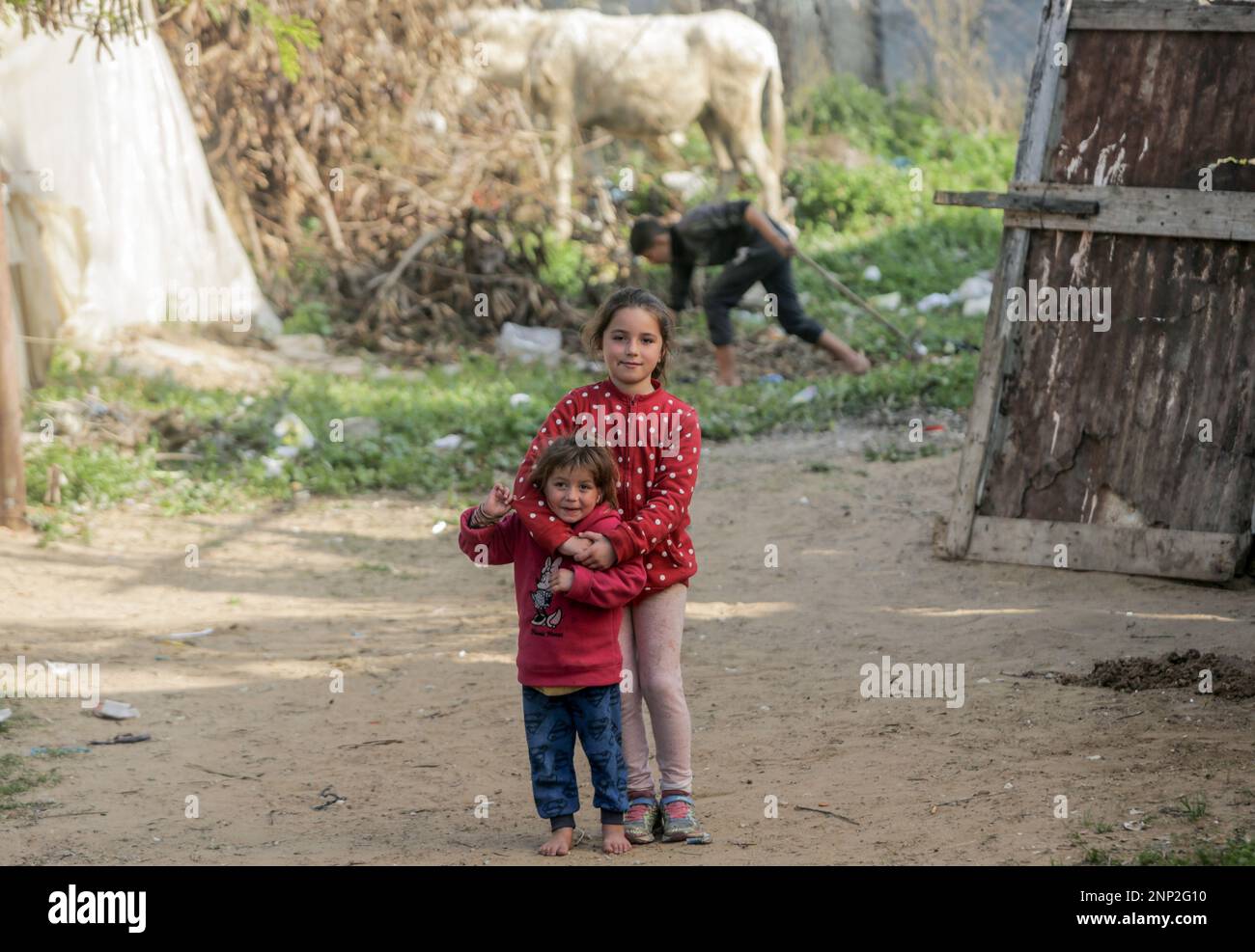 Poor kids playing usa hi-res stock photography and images - Alamy