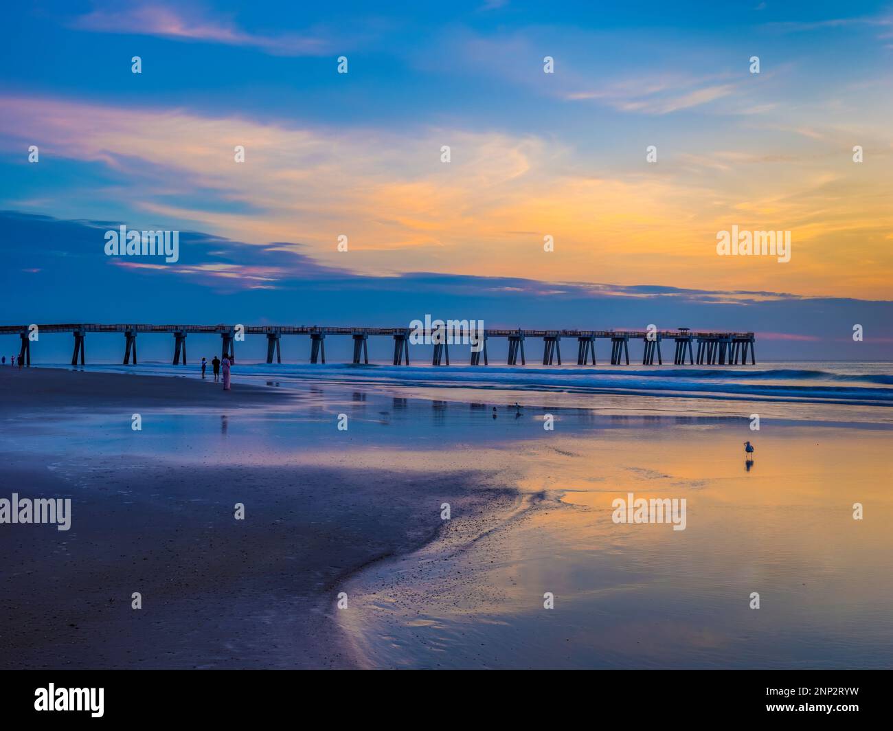 Sunrise over the Atlantic Ocean at Jacksonville Beach, Florida, USA ...