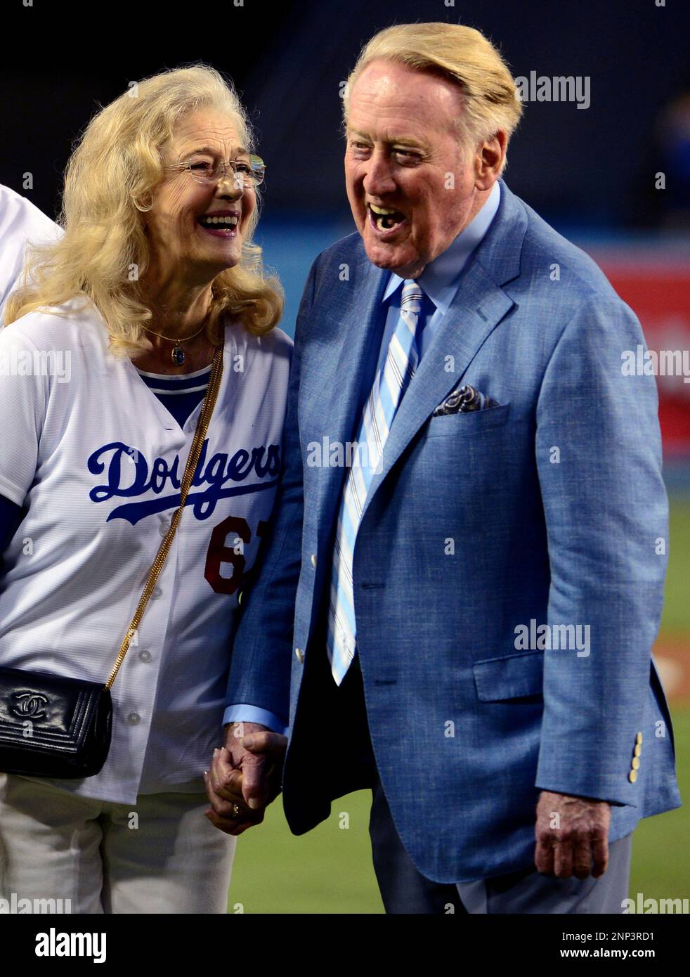 Los Angeles Dodgers broadcaster Vin Scully laughs with his wife, Sandra ...