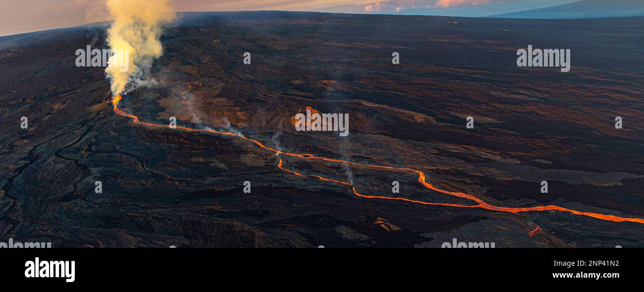 Volcano eruption hawaii mauna loa hi-res stock photography and images ...